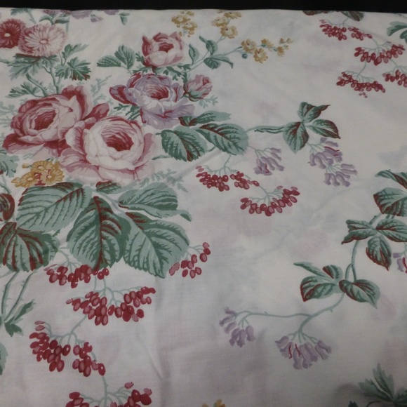 westpoint | Bedding | Westpoint Cabbage Roses Queen Flat Sheet | Poshmark